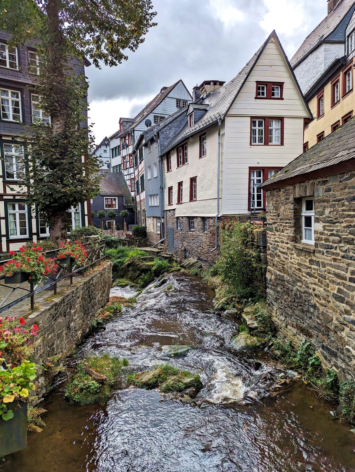 Monschau: spannende Sehenswürdigkeiten, Romantik pur und kulinarische ...